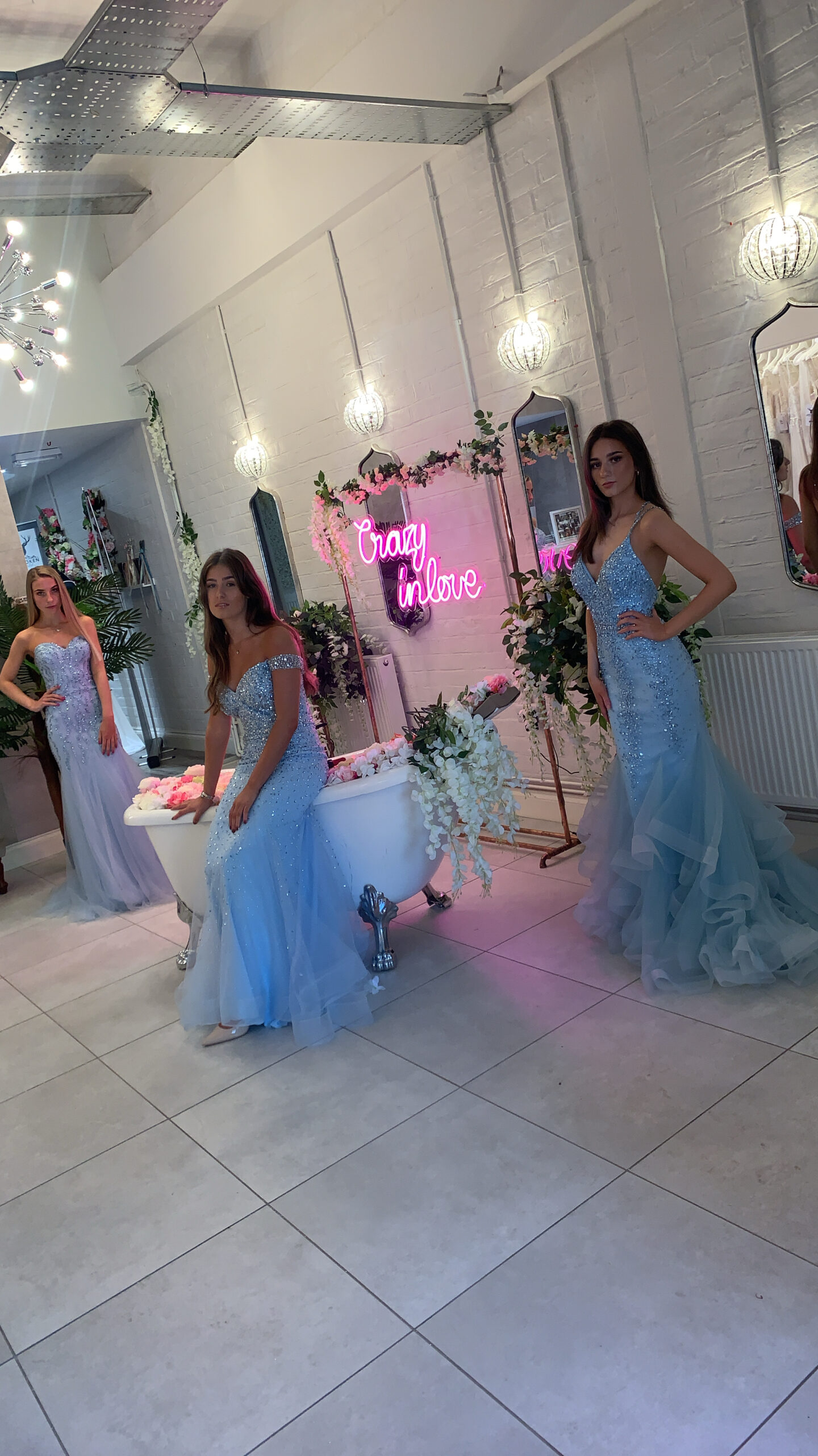 About Us – Instaglam Prom